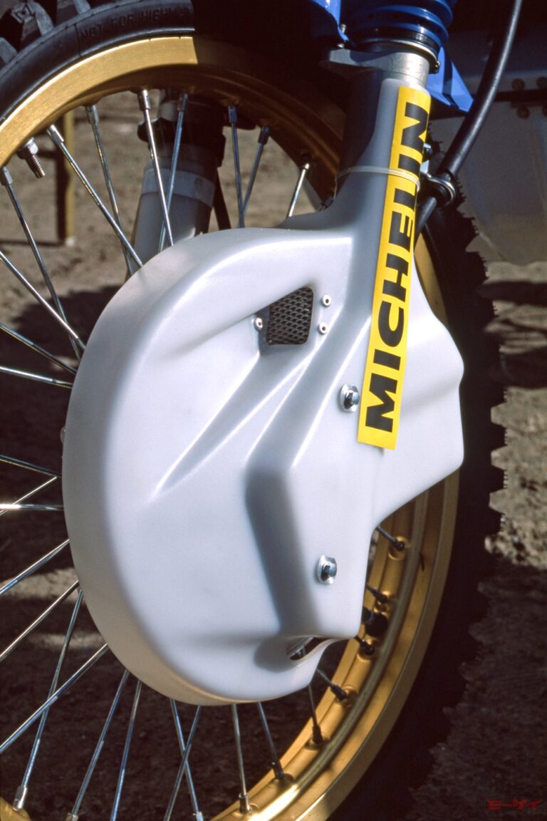 ホンダ NXR750「80年代、元祖ダカールラリー連覇マシン」 強さの秘訣とは？ | モーサイ