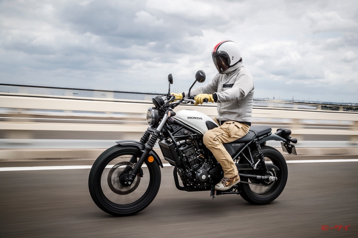 【ホンダ CL250速攻試乗！】スクランブラーであり、実は「出来の良いロードスポーツ」でもある | モーサイ（Motorcyclist Web）