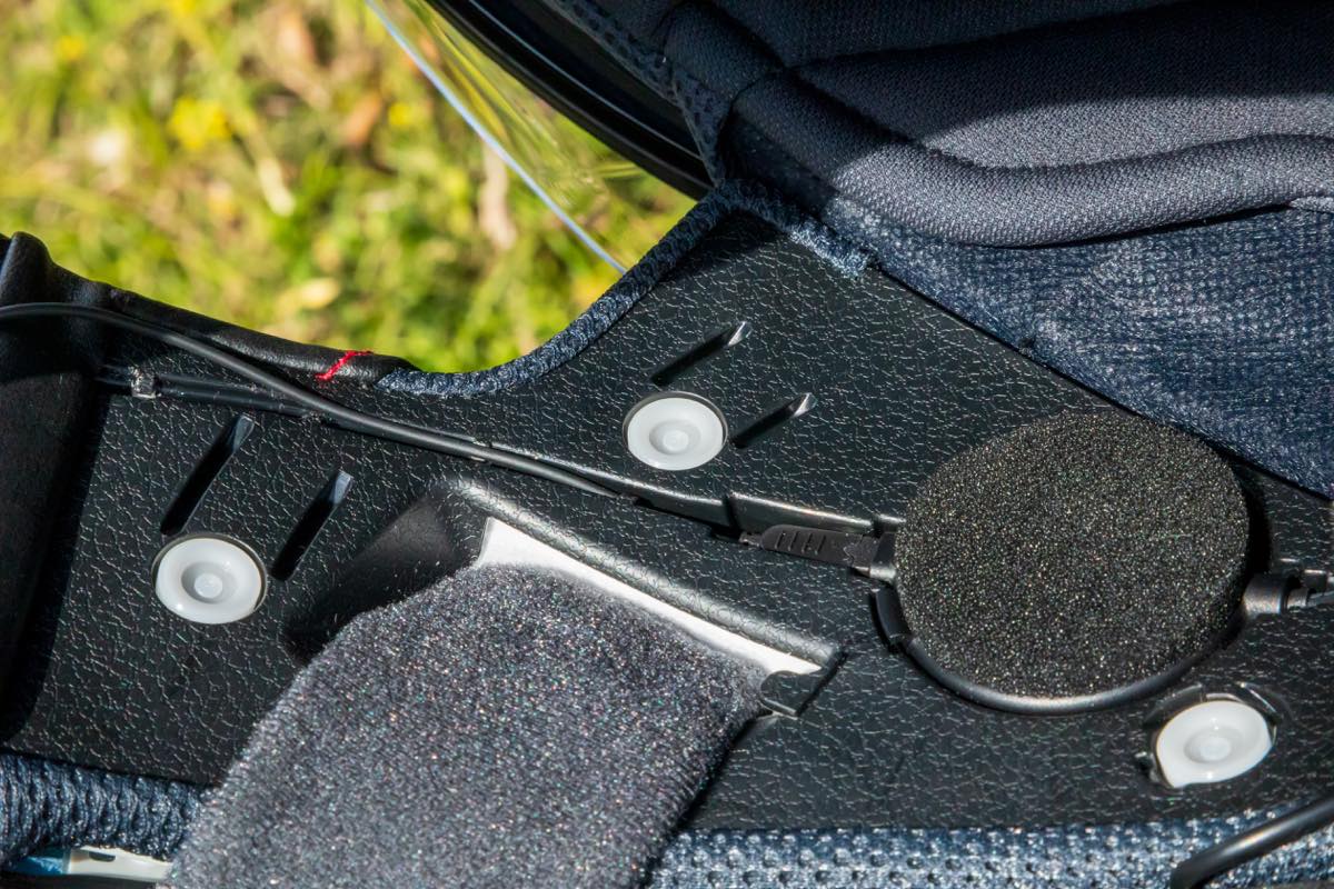 【B+COM SX1】SHOEIヘルメットと融合したスマートすぎるインカムを速攻テスト！ | モーサイ（Motorcyclist Web）