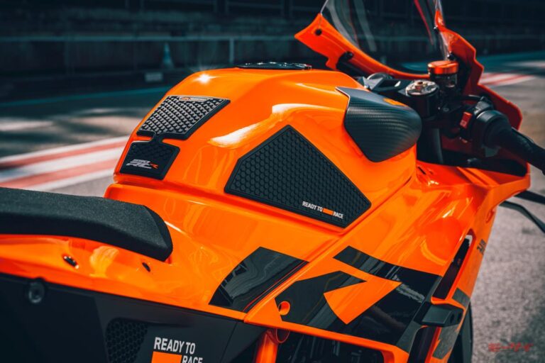 【KTM 990RC R発表】RC8シリーズ以来の大排気量スーパースポーツRC・公道へ再降臨！デビューは2025年春以降 | モーサイ ...