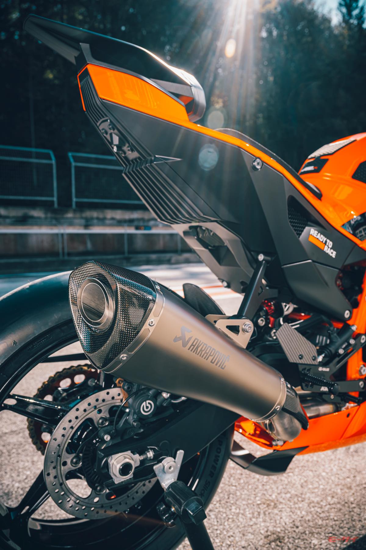 【KTM 990RC R発表】RC8シリーズ以来の大排気量スーパースポーツRC・公道へ再降臨！デビューは2025年春以降 | モーサイ ...