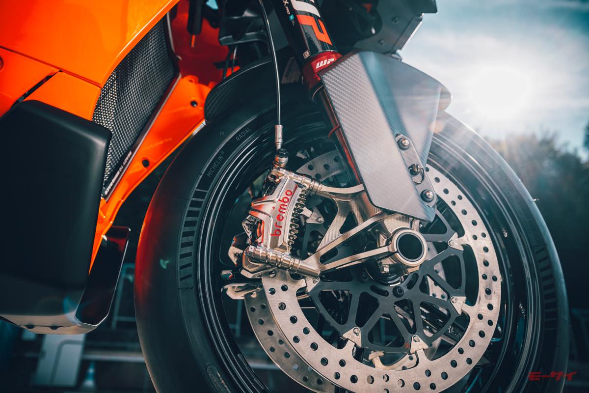 【画像ギャラリー】【KTM 990RC R発表】RC8シリーズ以来の大排気量スーパースポーツRC・公道へ再降臨！デビューは2025年春以降 ...