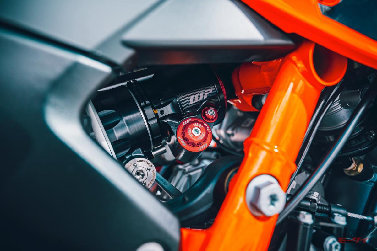 【KTM 990RC R発表】RC8シリーズ以来の大排気量スーパースポーツRC・公道へ再降臨！デビューは2025年春以降 | モーサイ ...