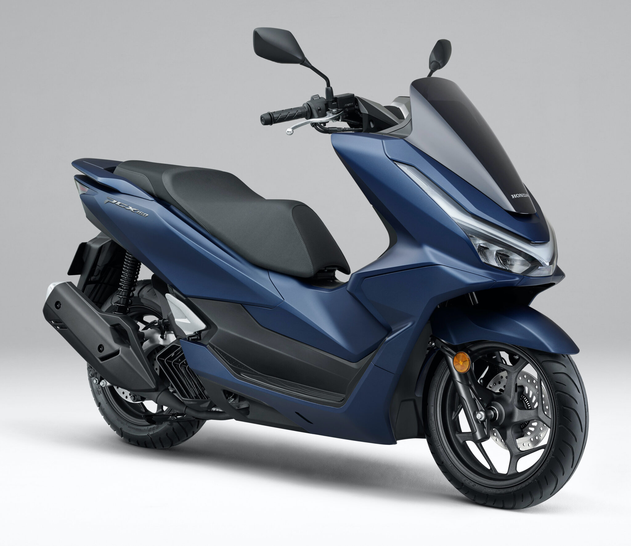 上質便利スクーター「PCX/160」が外観一新！379,500円〜で2月6日発売！ブルメタ／白／黒／グレーの4色設定！