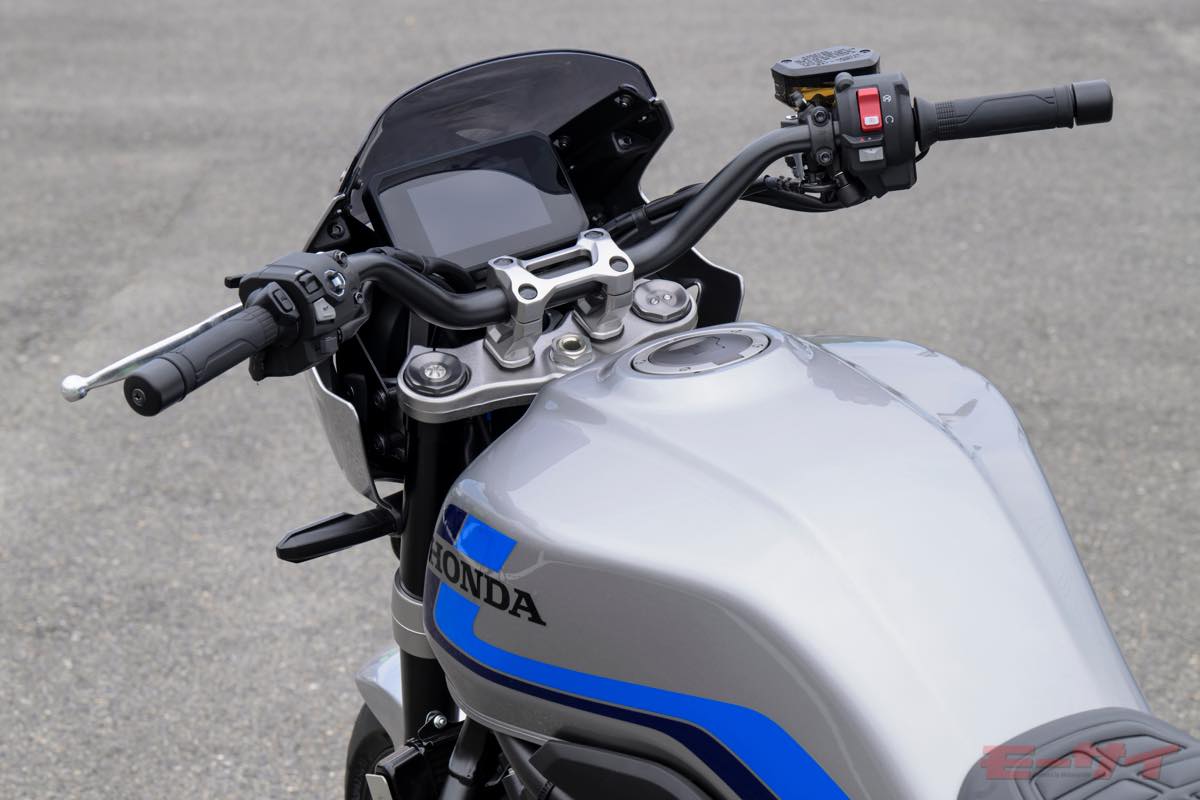 カウル付きの「ホンダ CB1000F SE コンセプト」が鈴鹿8耐に降臨!! カラバリやオプション装着車なども展示！【画像大量】