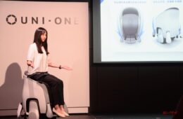 ホンダUNI-ONE発表！「ハンズフリーで移動できる椅子」を国内の法人向けに発売！ | モーサイ（Motorcyclist Web）